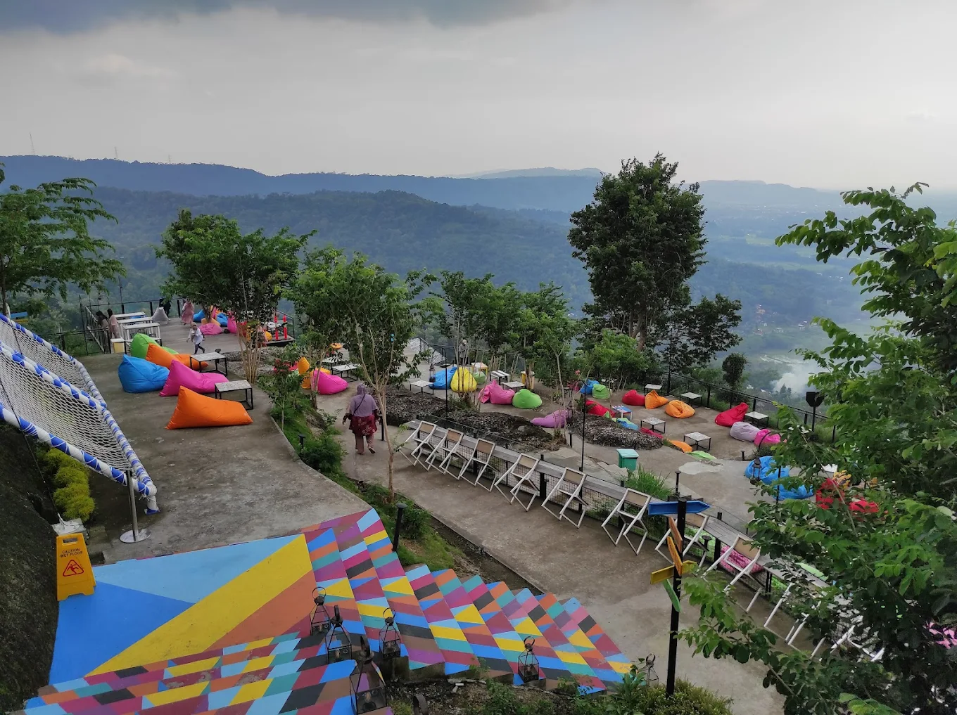 Panduan Liburan Santai di Obelix Hills Jogja: Tiket & Spot Foto